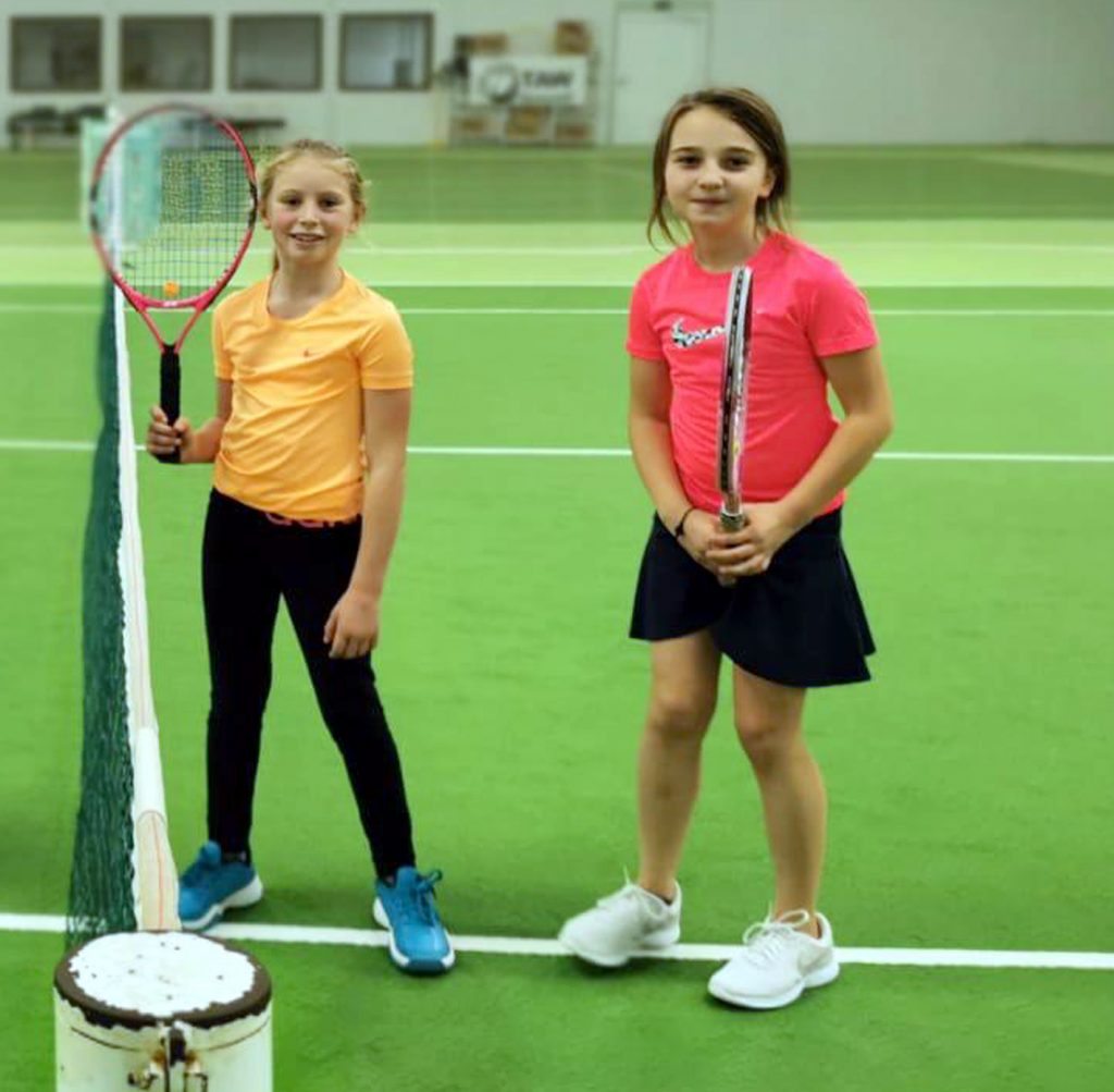 Tennis: Emilia & Anna mit Auftaktsieg - SGW-Homepage
