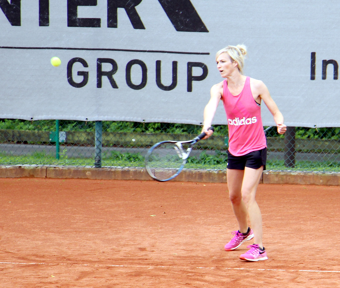 Tennis: Damen mit klarem 8:1-Derbysieg in Rosenheim - SGW-Homepage